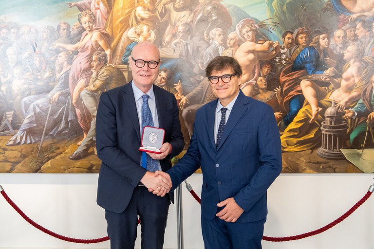 Università di Macerata: Il Rettore John McCourt premiato come ...